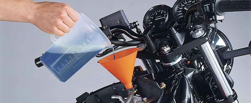 Les meilleurs liquides de refroidissement moto ! Avis d'un Pro